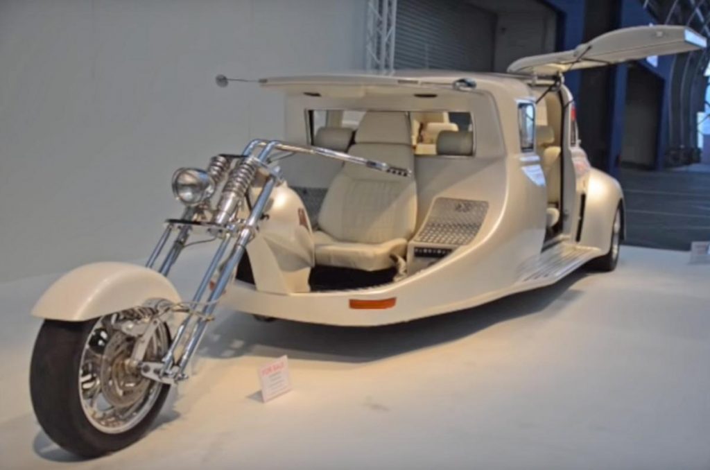 LimoBike - Harley Davidson edestä ja limusiini takaa - Hilavitkutin.com
