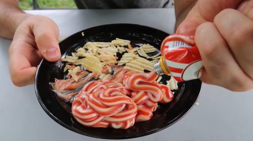 Thomy Rot-Weiß on ketsuppi-majoneesi-tuubi, kuten colgate-hammastahna ...